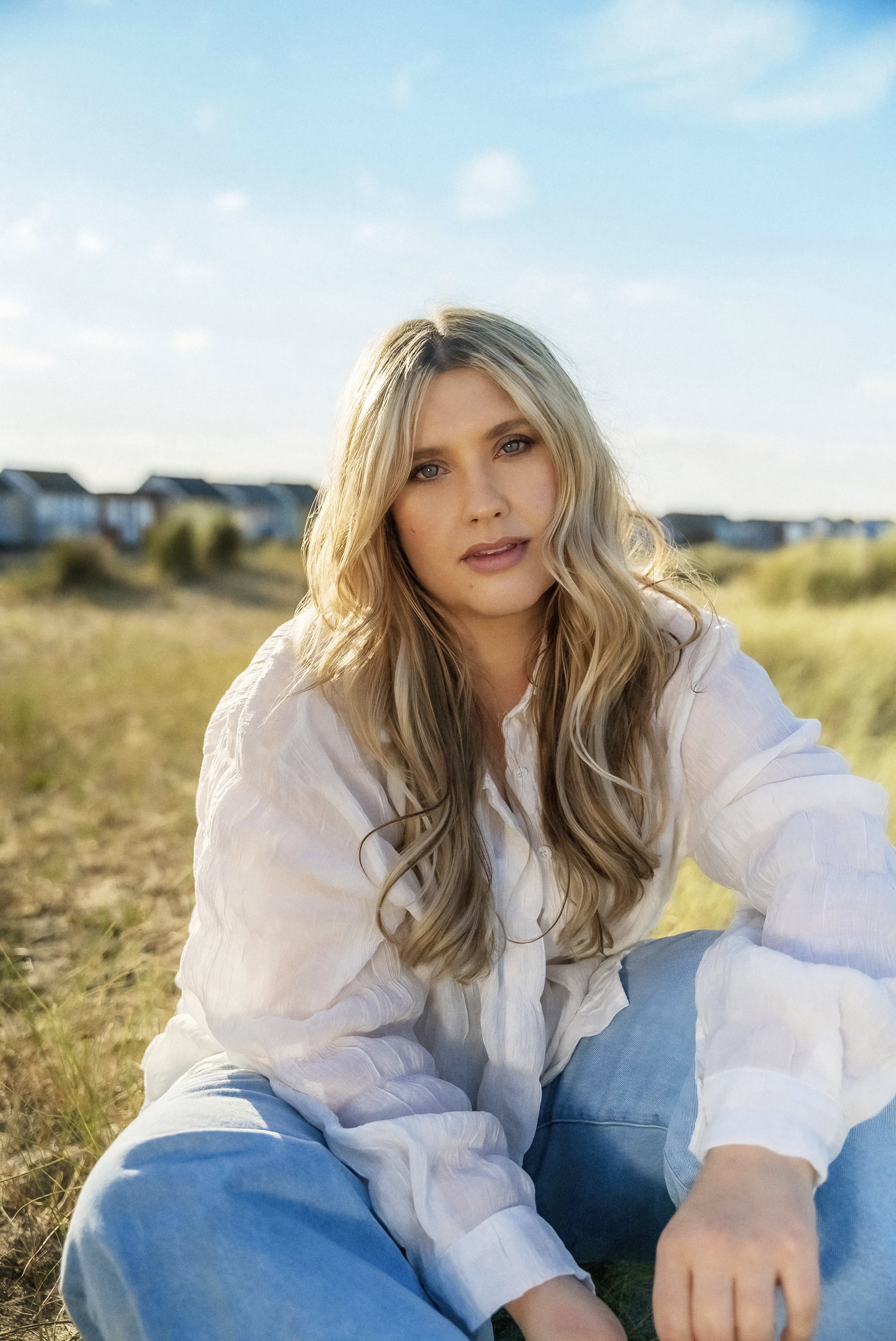 Singer songwriter Ella Henderson opens up about life with endometriosis ...
